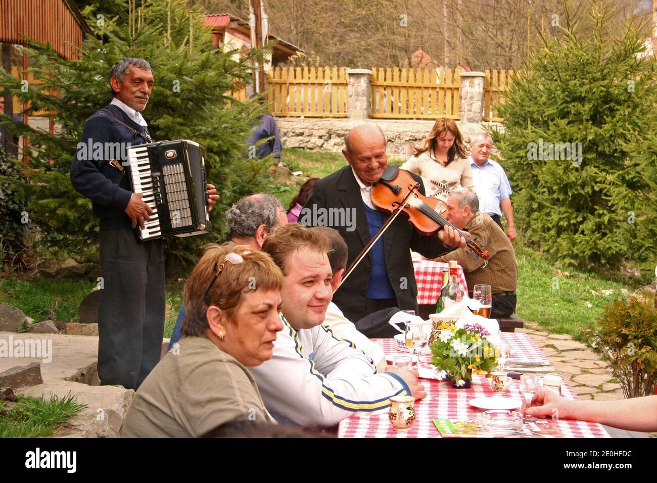 Folk music romania hi-res stock photography and images - Alamy