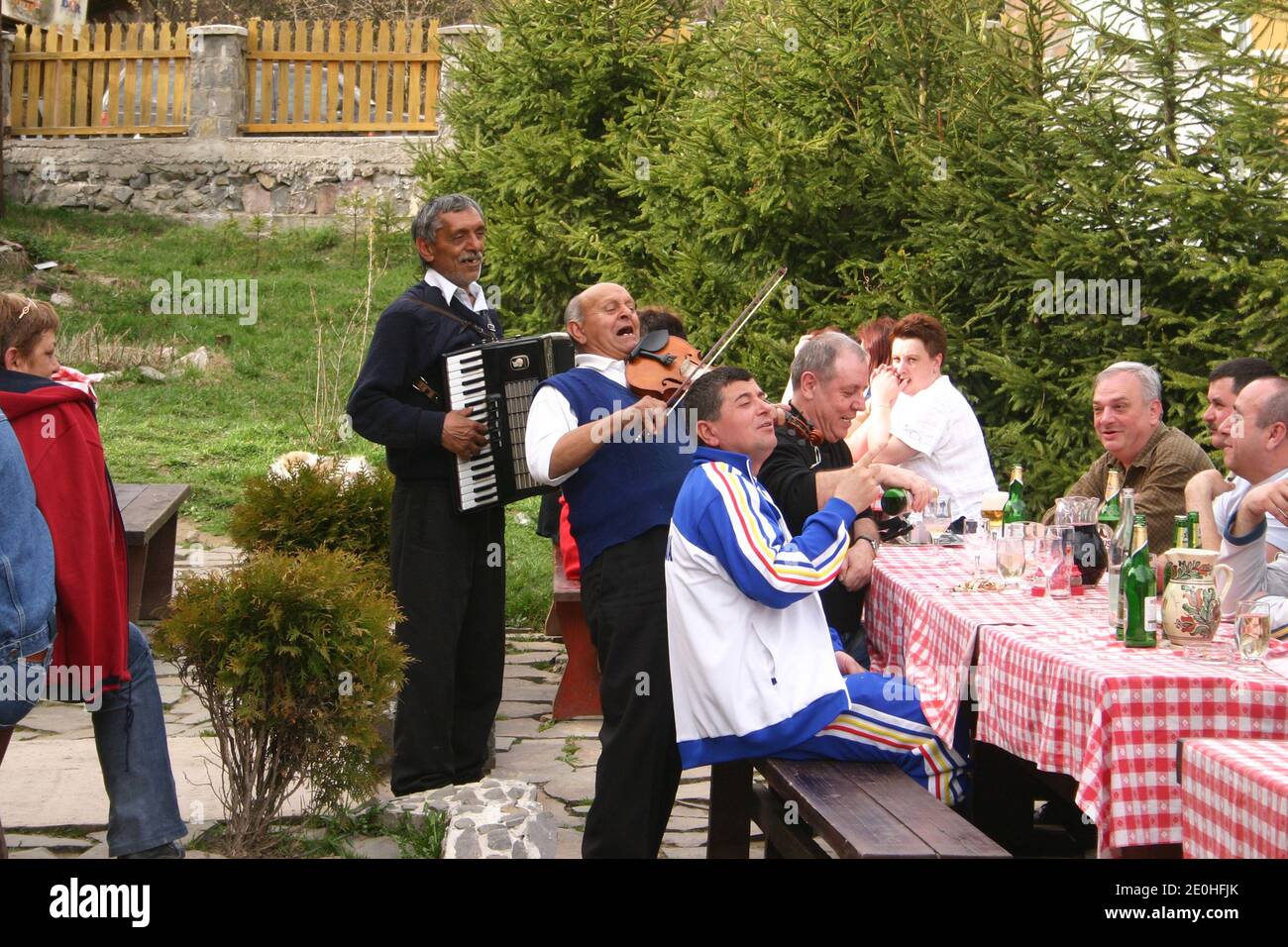 Folk music romania hi-res stock photography and images - Alamy