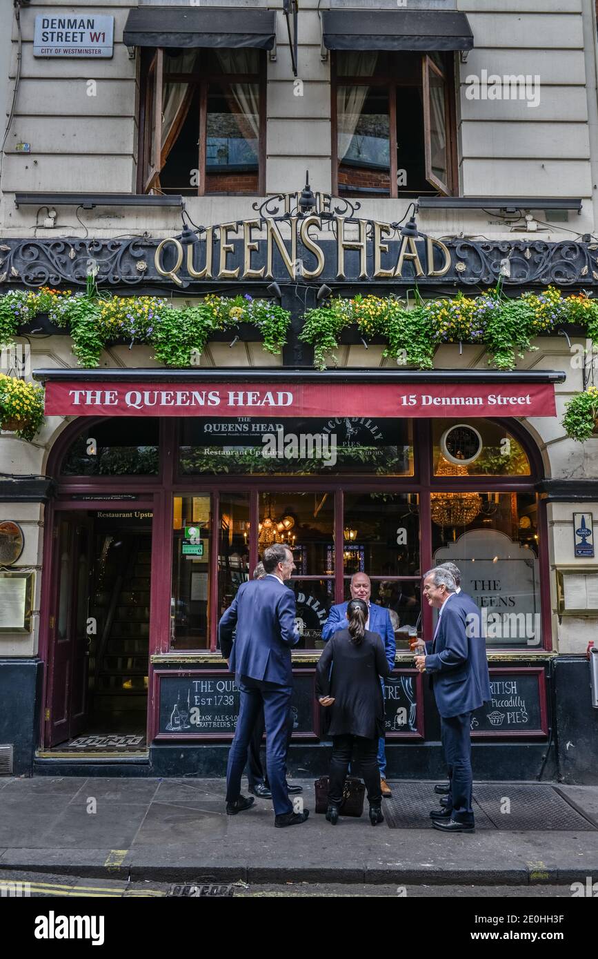Pub, The Queens Head, Denham St, London, England, Grossbritannien Stock ...