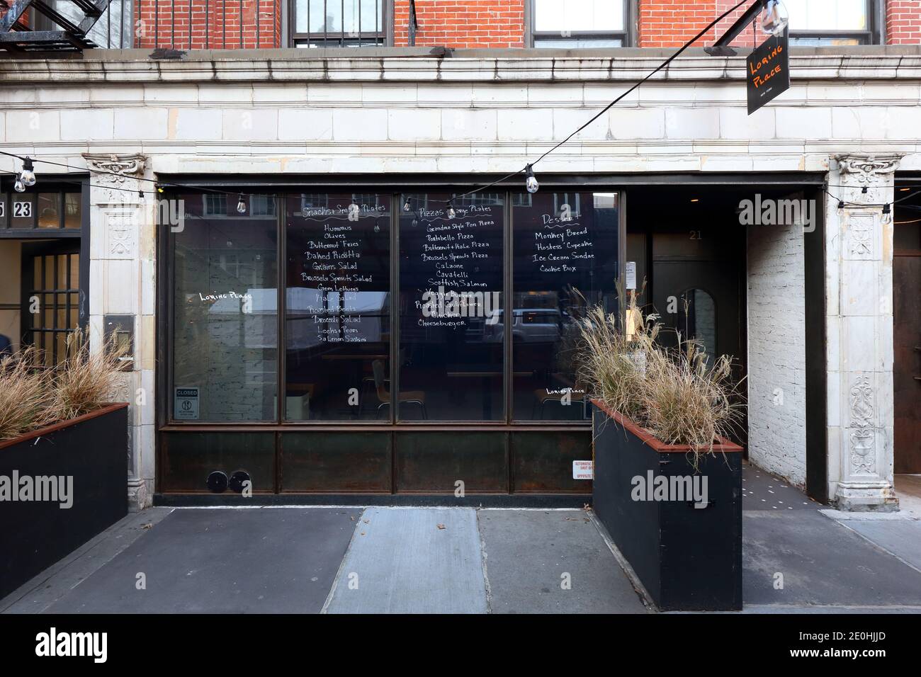 The 21 restaurant hi-res stock photography and images - Alamy