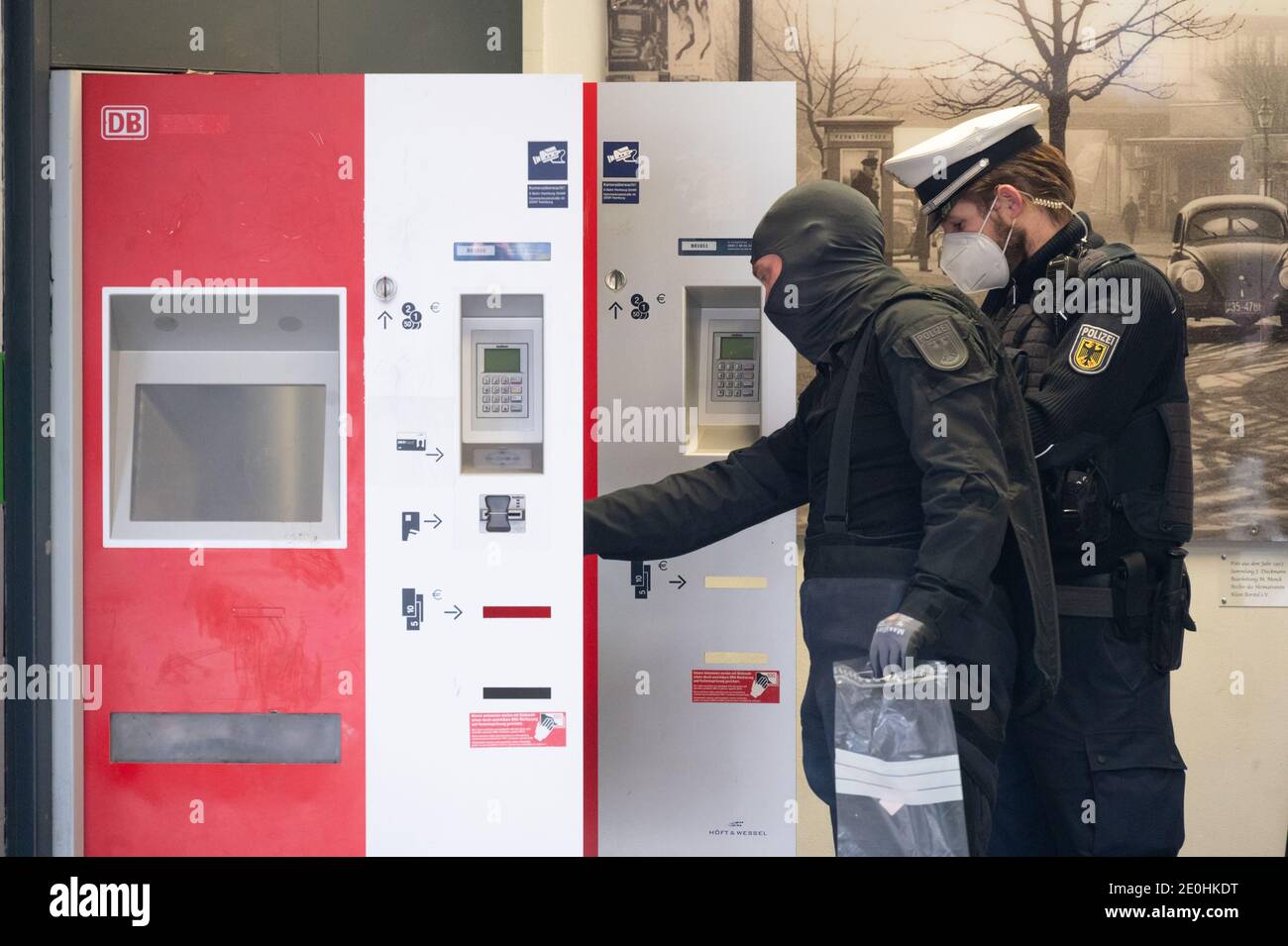 Federal police officer machine hi-res stock photography and images - Alamy