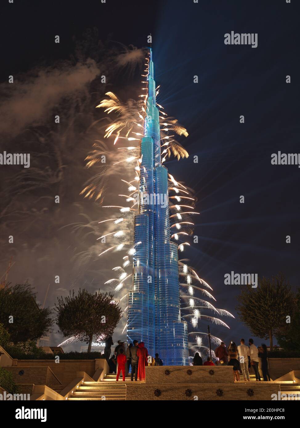Burj Khalifa New Year's Eve Fireworks 2021 Stock Photo - Alamy Burj Khalifa New Year's Eve Fireworks 2021 Stock Photo - Alamy