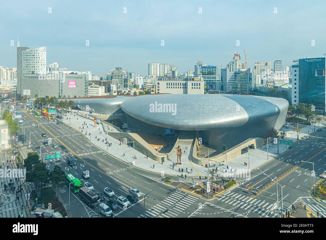 Seoul south korean ddp cultural center hi-res stock photography and ...