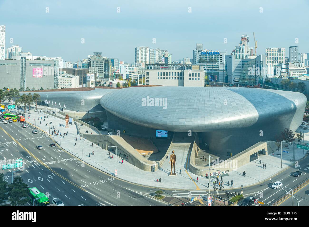 Seoul south korean ddp cultural center hi-res stock photography and ...