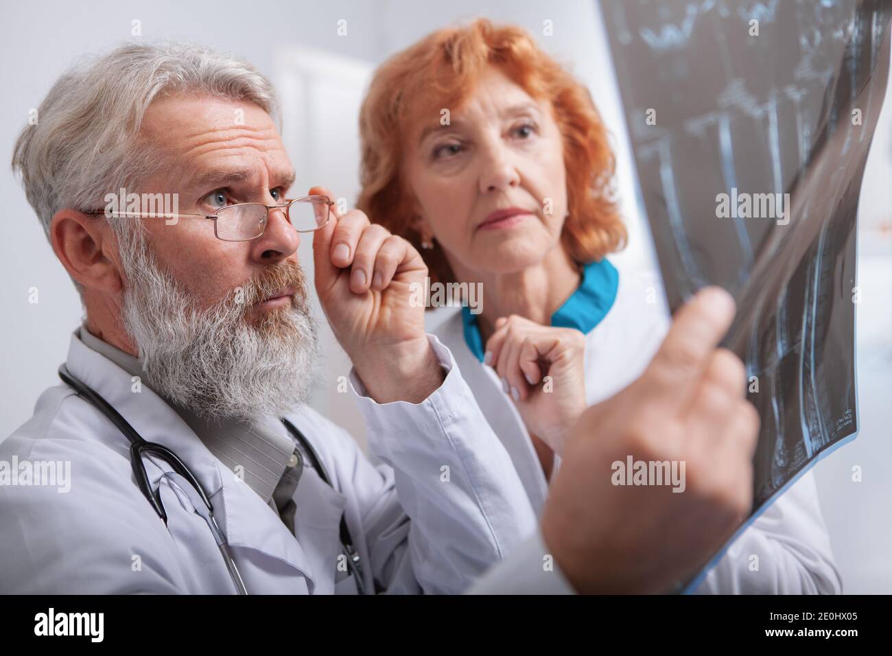 Elderly man mri scan hi-res stock photography and images - Alamy