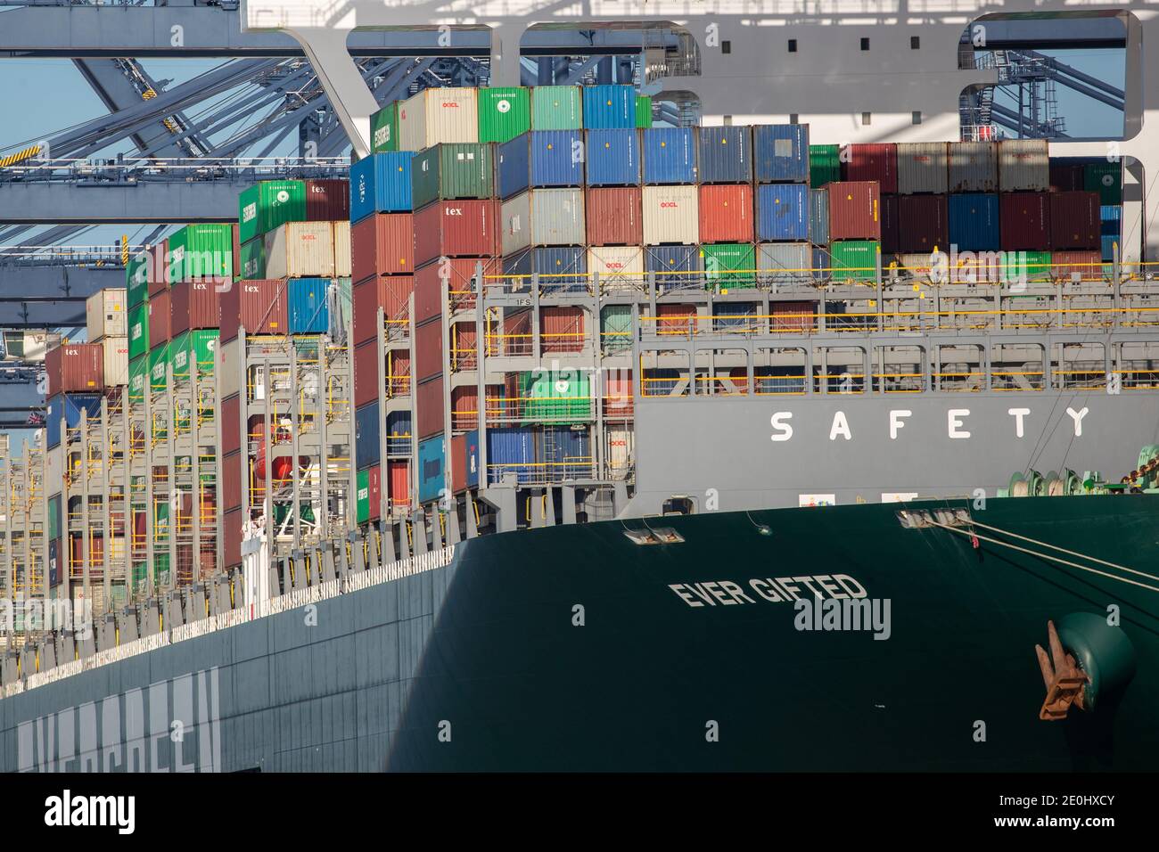 Ever gifted container ship hi-res stock photography and images - Alamy