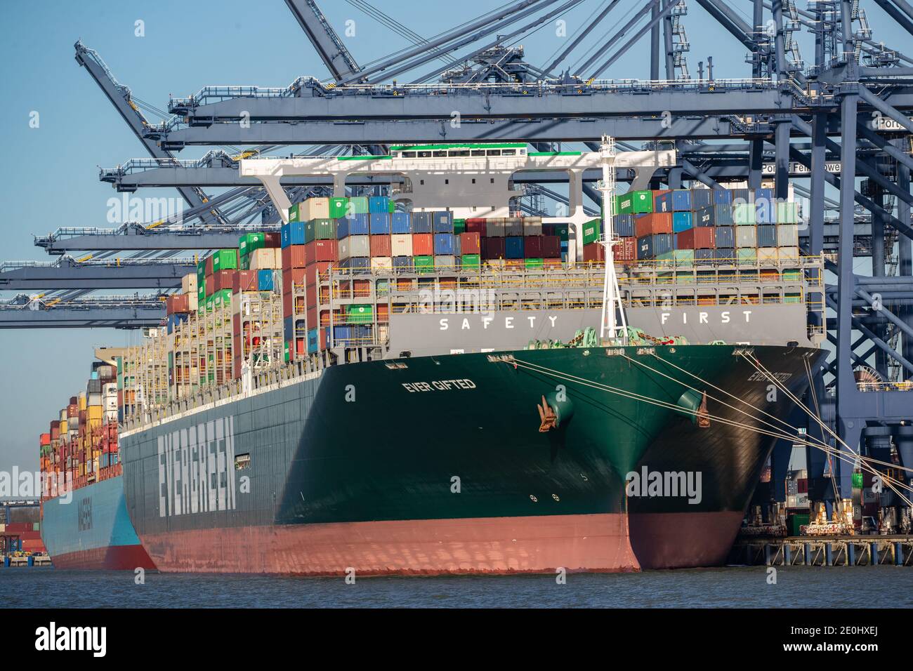 Ever gifted container ship hi-res stock photography and images - Alamy