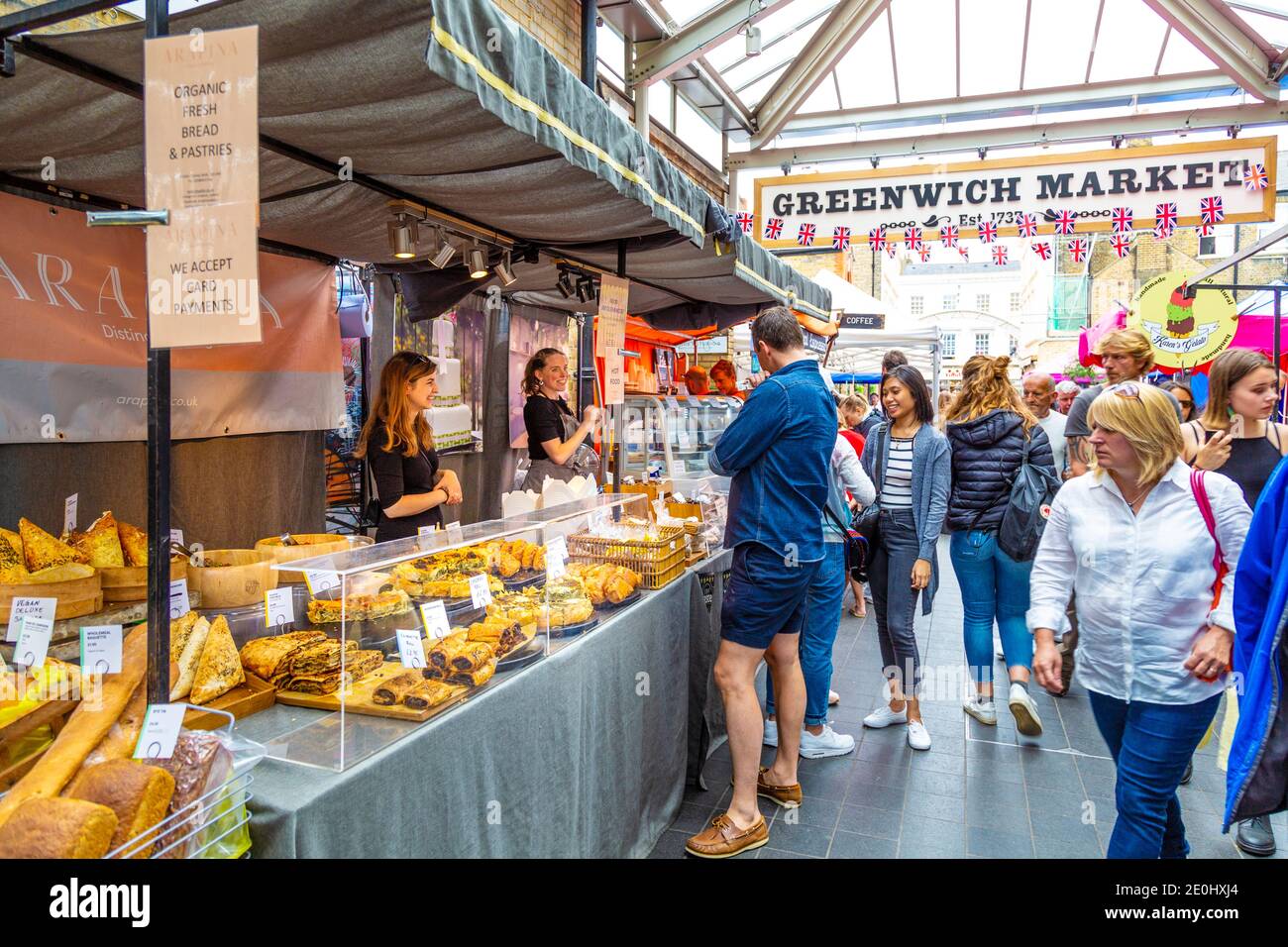 Bustling busy market stalls hi-res stock photography and images - Alamy