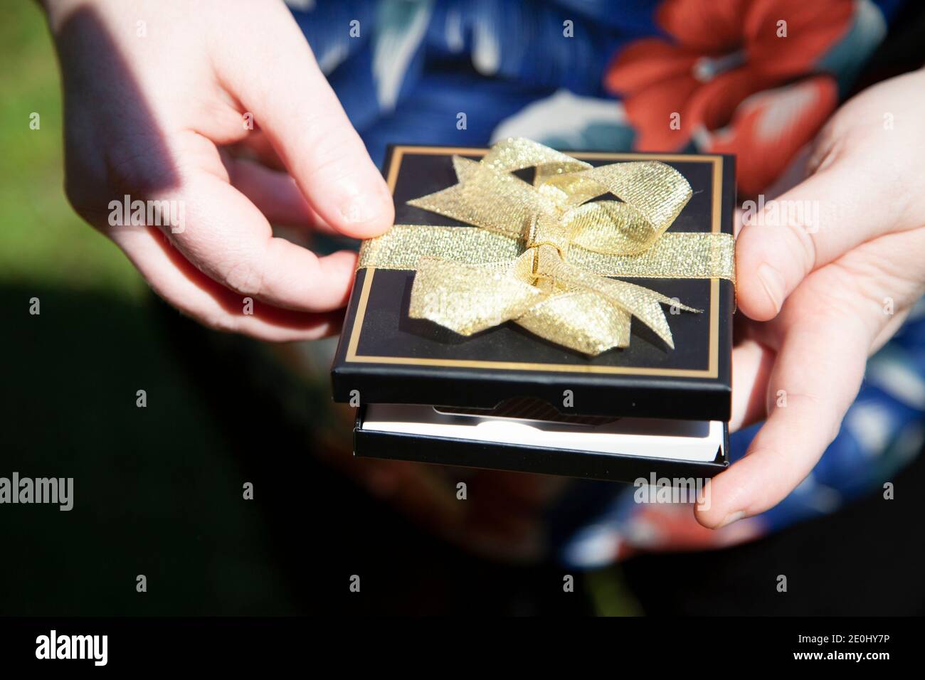 Opening a birthday card hi-res stock photography and images - Alamy