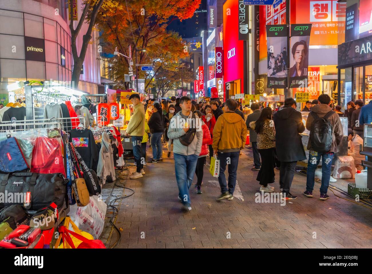 Myeong dong night market hi-res stock photography and images - Alamy