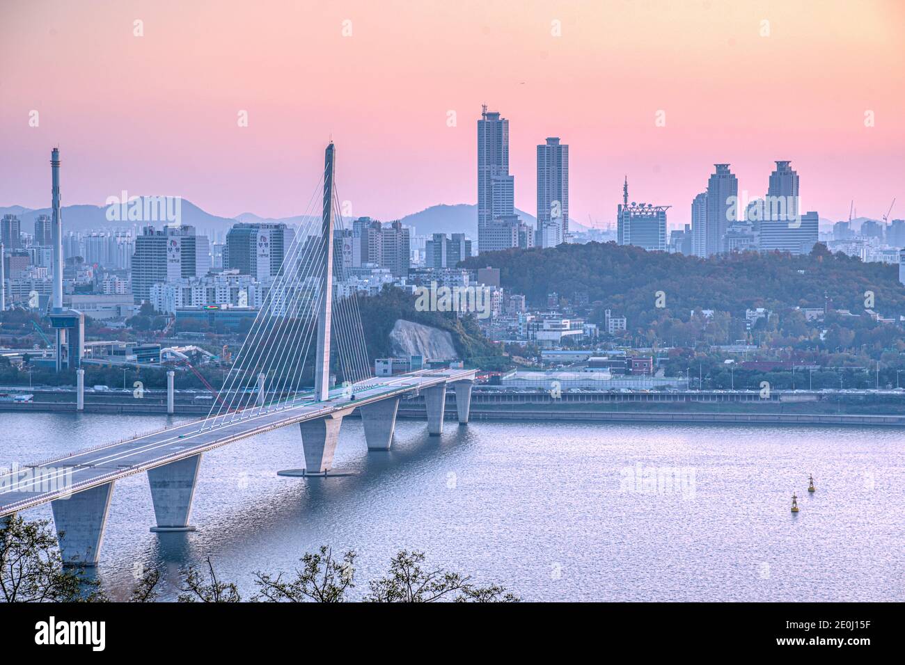 SEOUL, KOREA, NOVEMBER 9, 2019: Sunset view of the World cup bridge in ...