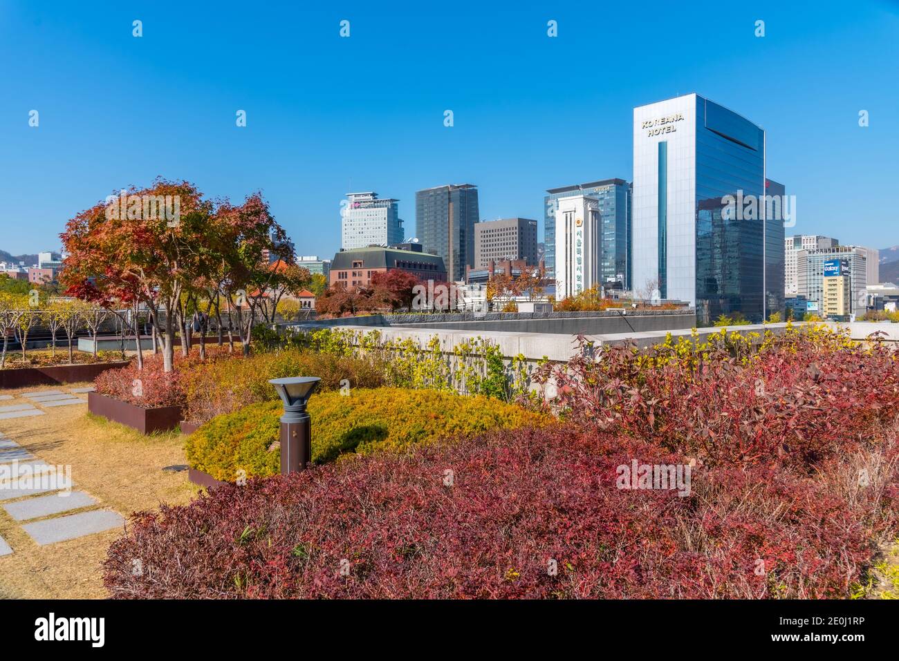 SEOUL, KOREA, NOVEMBER 9, 2019: Rooftop terrace of Seoul town hall ...