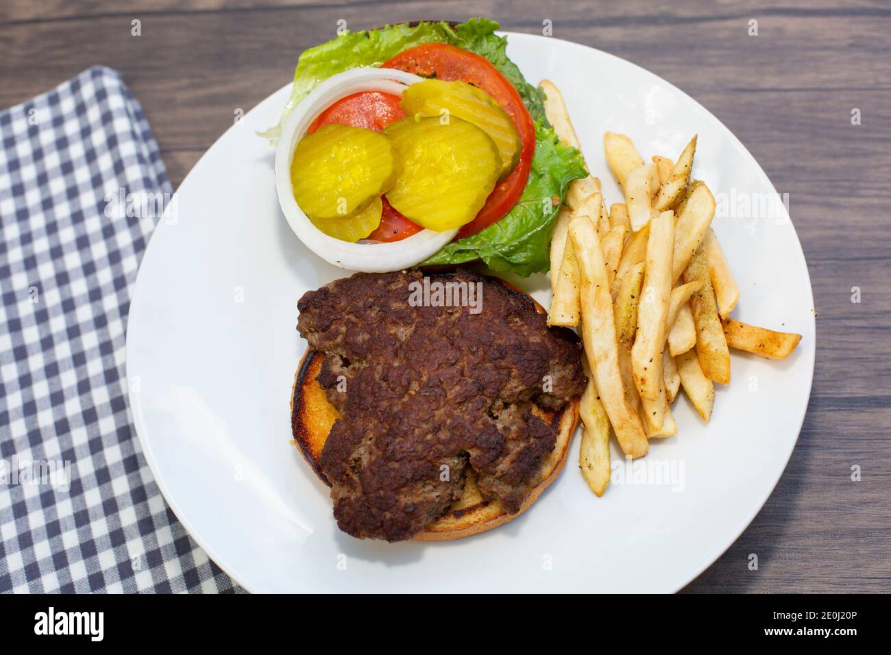 Well cooked hamburger hi-res stock photography and images - Alamy