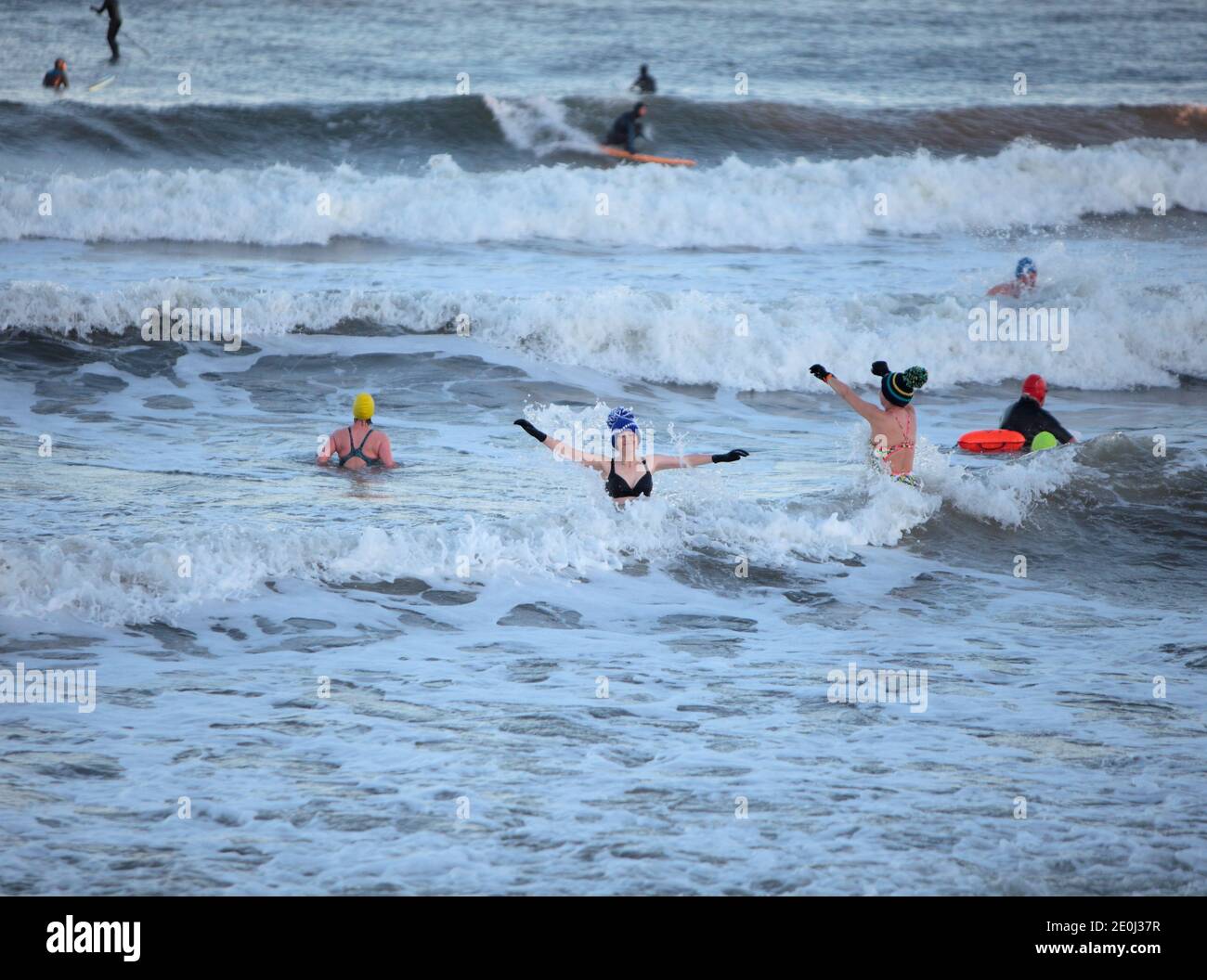 Fife, Scotland, UK. 1st Jan, 2021. Swimmers take a chilly New Years Day ...