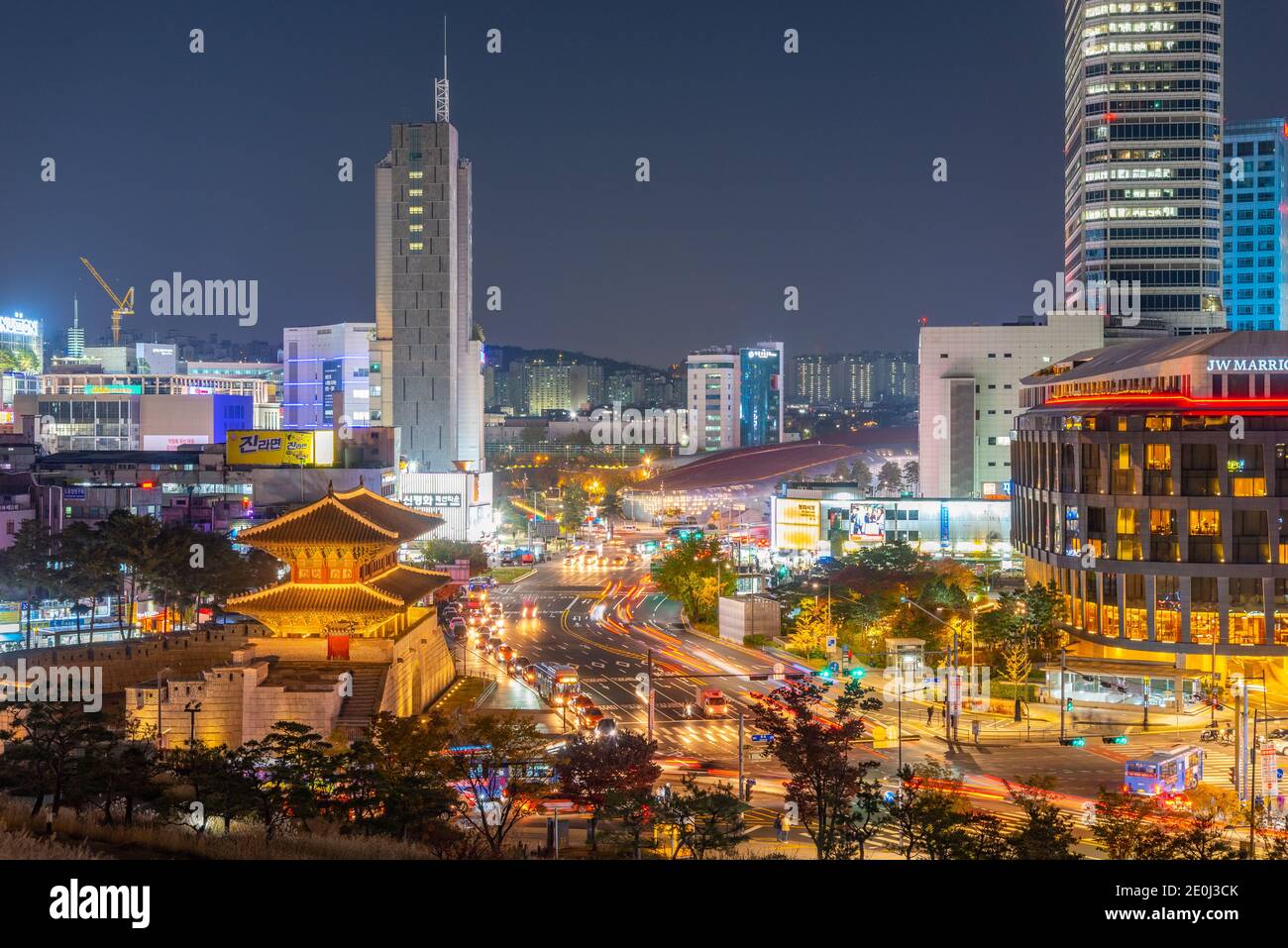 Korean Traditional Gate High Resolution Stock Photography and Images ...