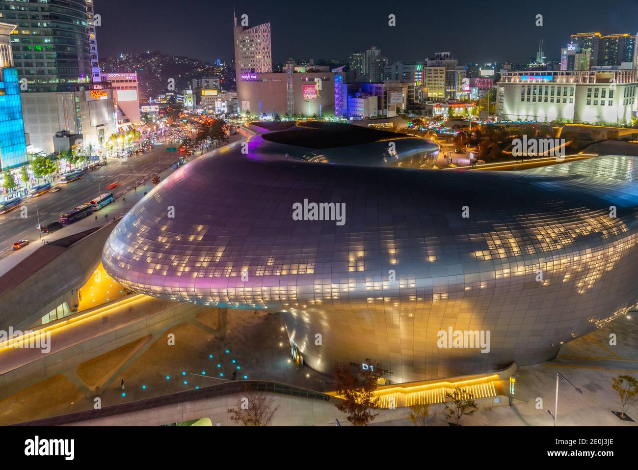 Seoul south korean ddp cultural center hi-res stock photography and ...