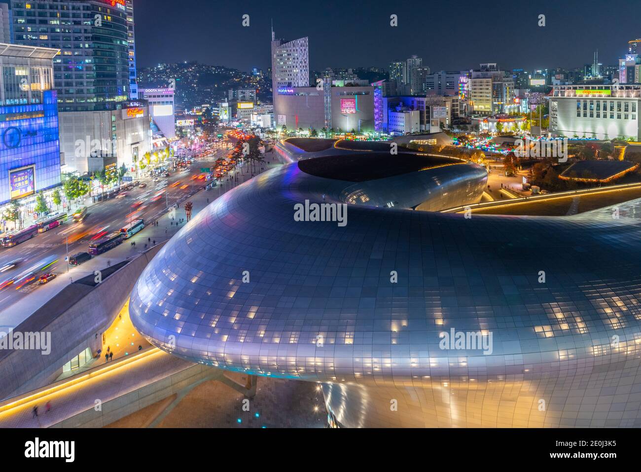 Seoul south korean ddp cultural center hi-res stock photography and ...