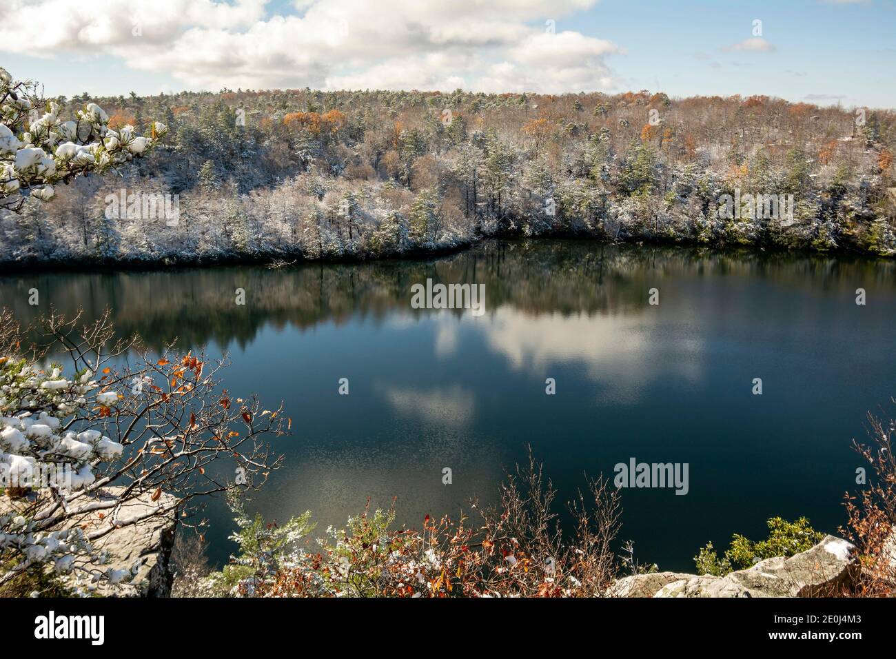 Looking Down at Lake Minnewaska from Cliff Stock Photo - Alamy