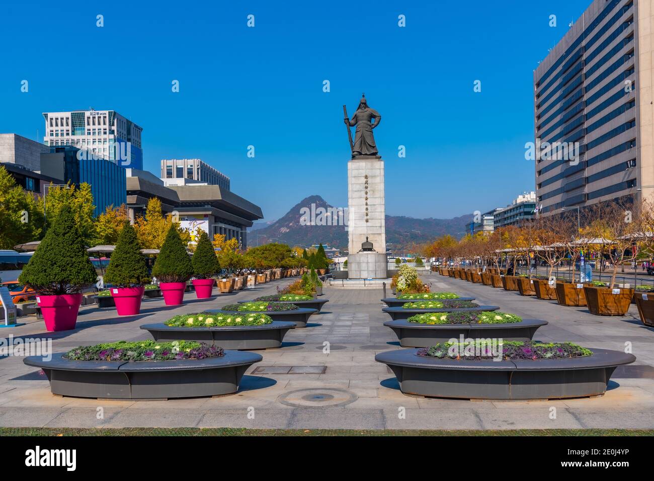 Statue of the general sun shin lee hi-res stock photography and images ...