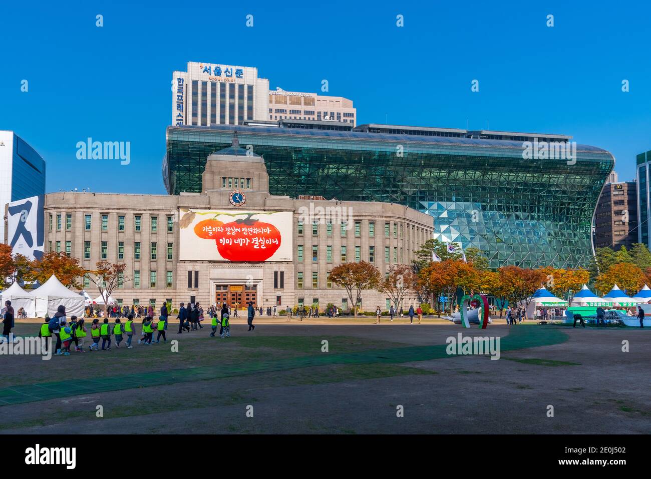 Seoul city hall square hi-res stock photography and images - Alamy