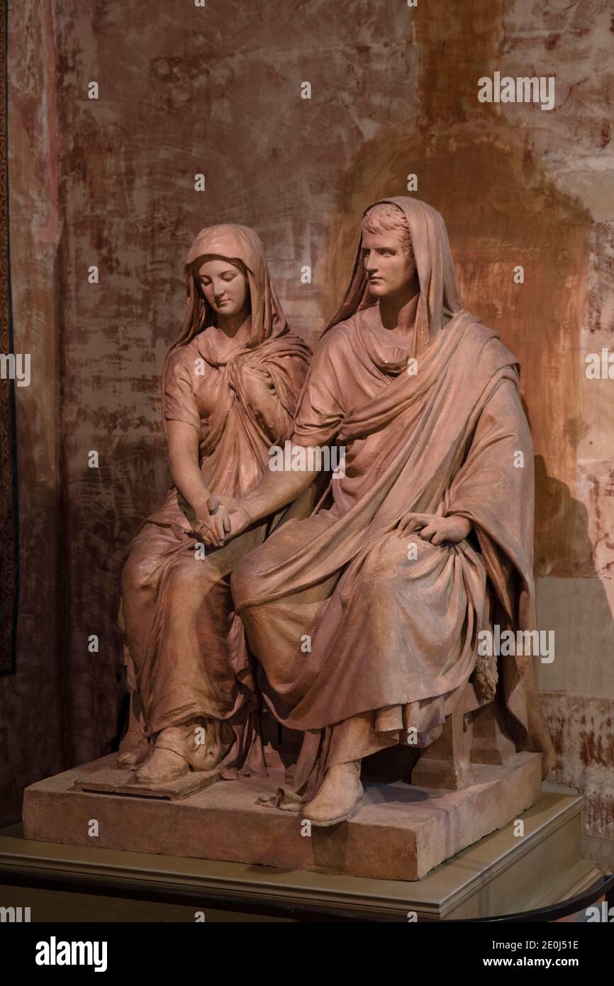 Married couple statue hi-res stock photography and images - Alamy