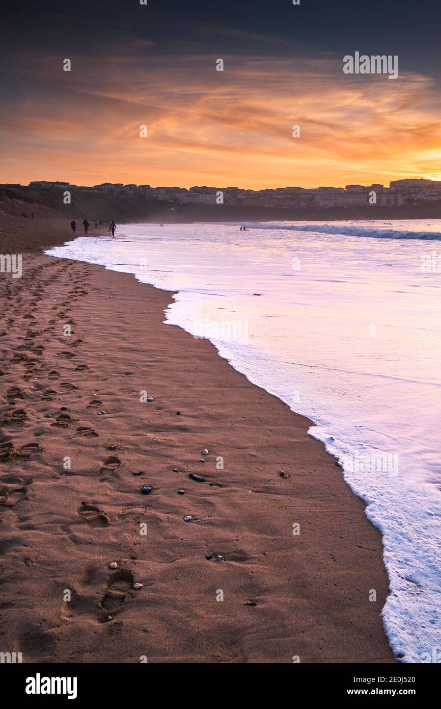 A golden sunset over Fistral Beach in Newquay in Cornwall Stock Photo ...