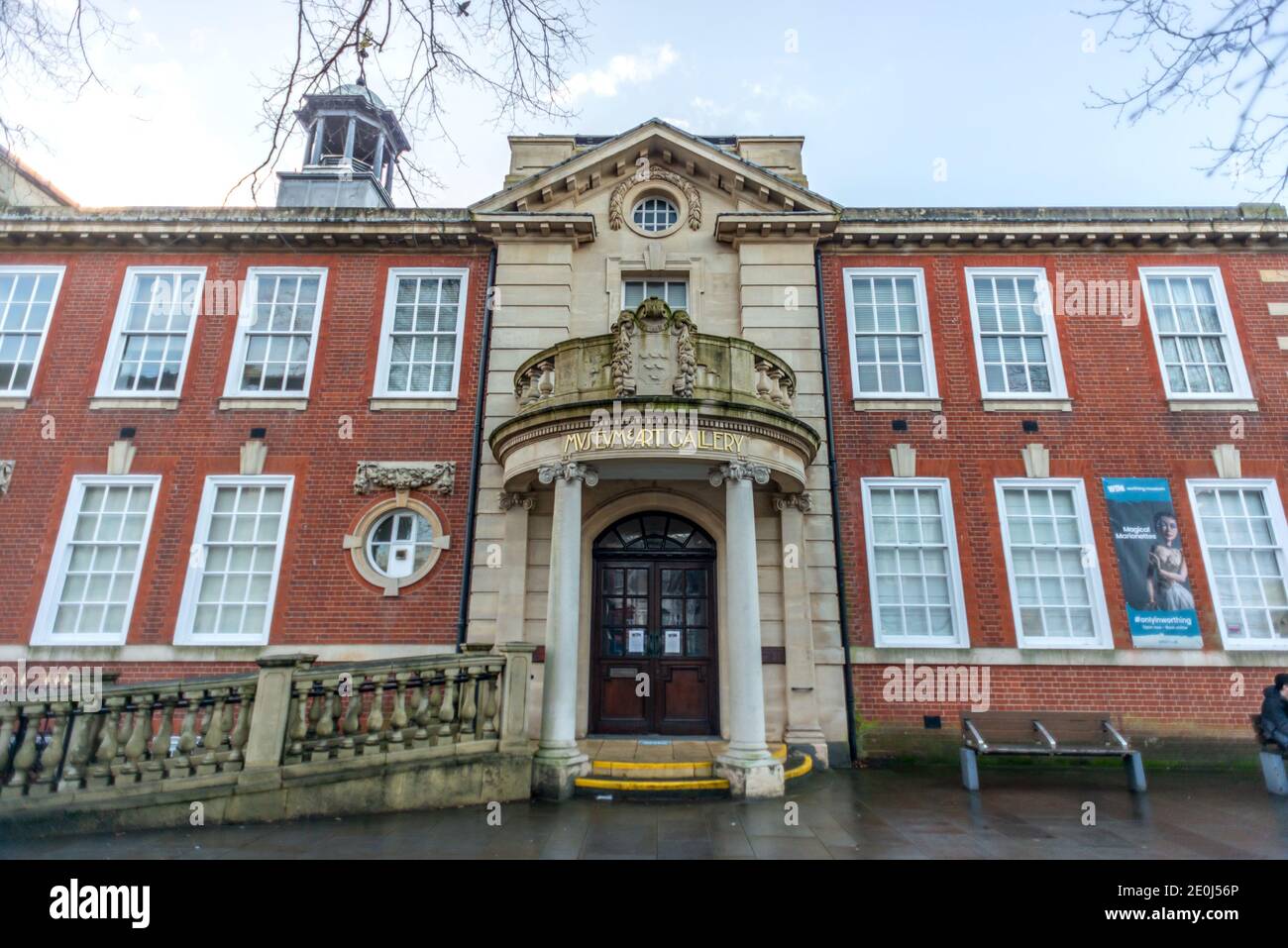 Worthing museum and art gallery hi-res stock photography and images - Alamy