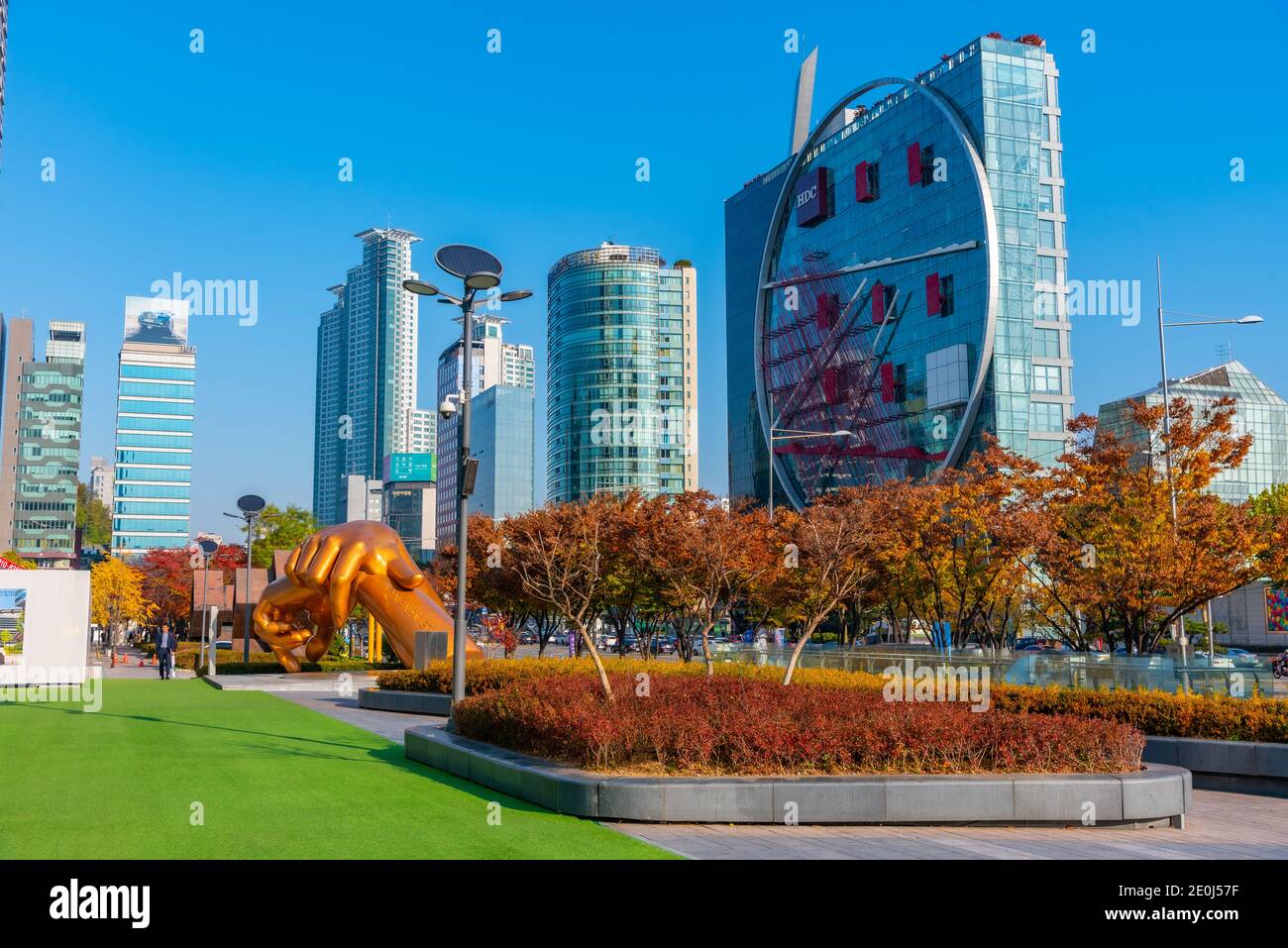Seoul finance center building seoul hi-res stock photography and images ...