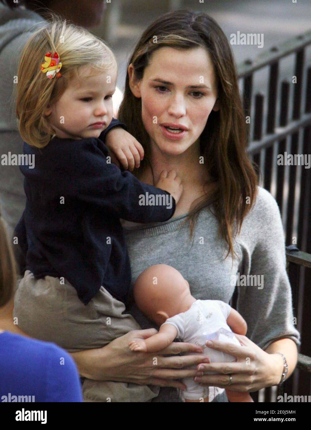 Jennifer Garner, daughter Violet 10-15-07 Photo By John Barrett ...