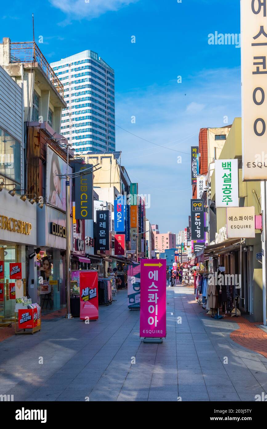 Blue house republic of korea hi-res stock photography and images - Alamy