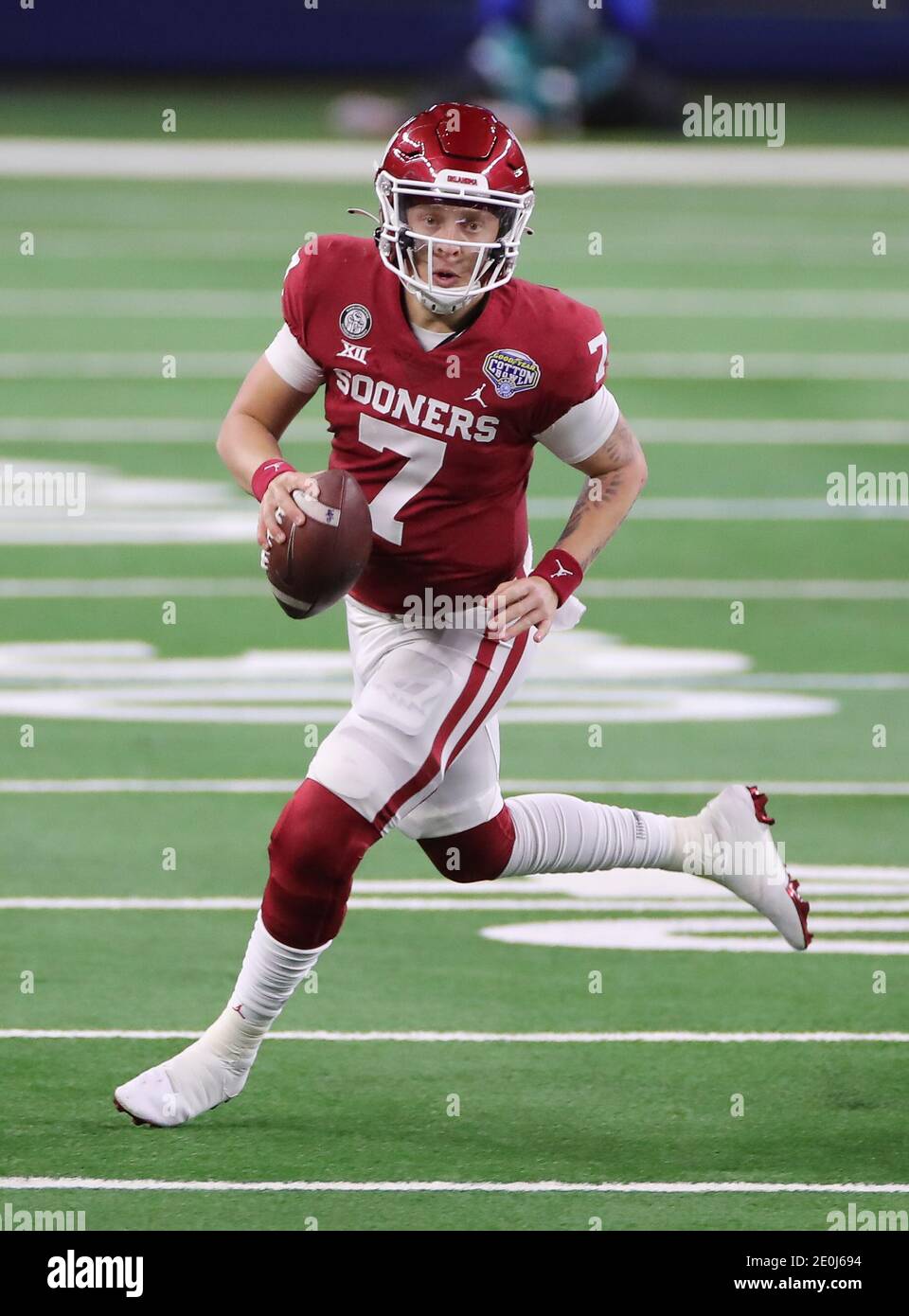 Arlington, TX, USA. 30th Dec, 2020. Oklahoma Sooners quarterback ...
