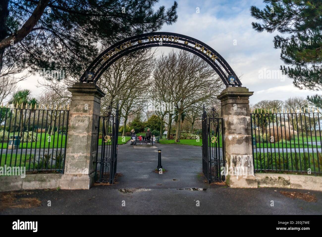Worthing beach house park hi-res stock photography and images - Alamy