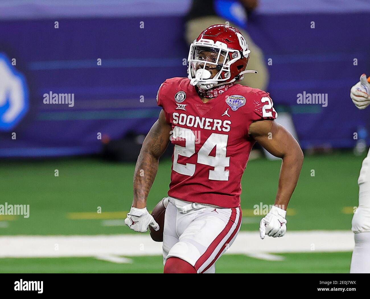 Arlington, TX, USA. 30th Dec, 2020. Oklahoma Sooners running back ...