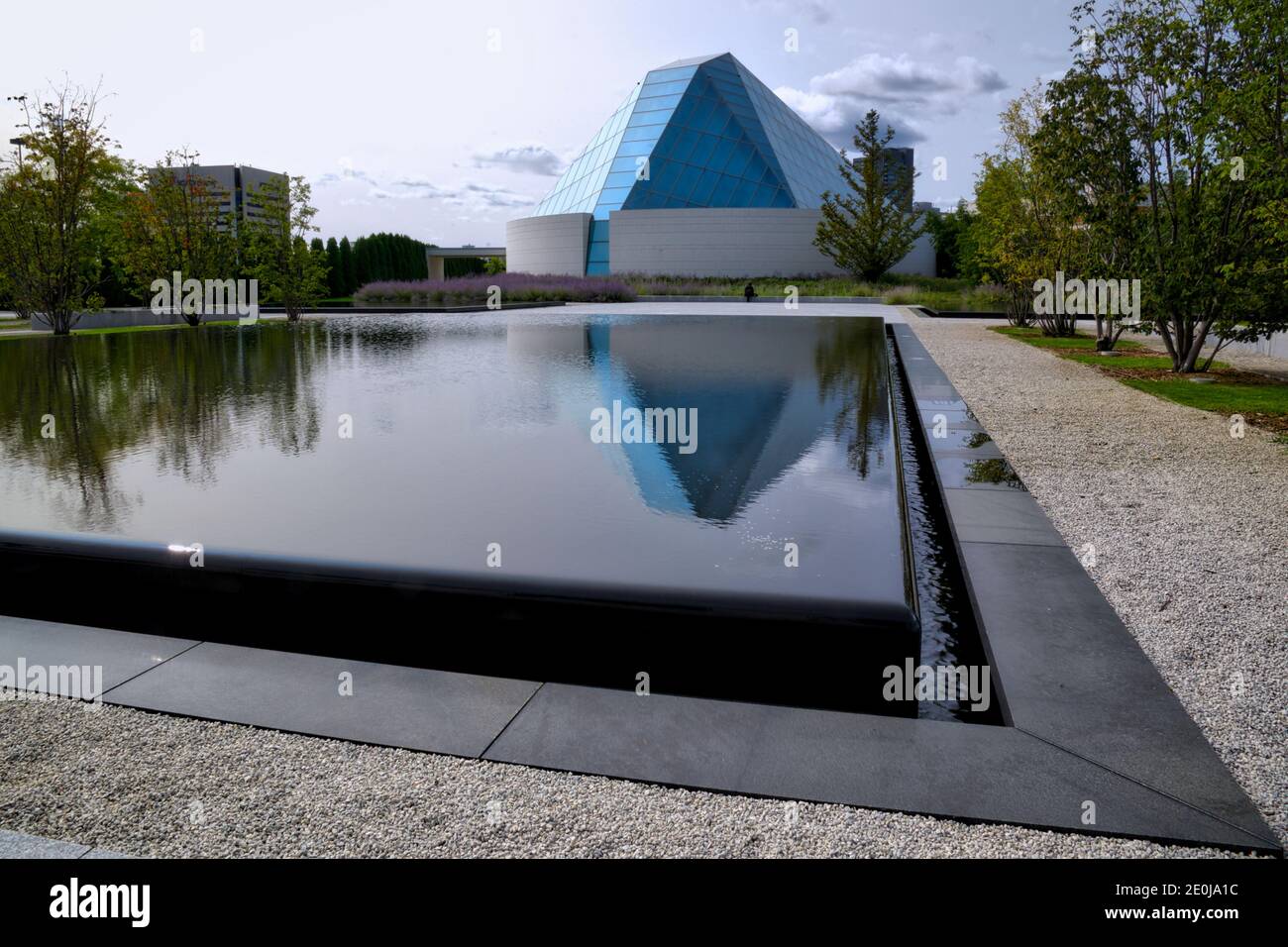 Pyramid water feature hi-res stock photography and images - Alamy