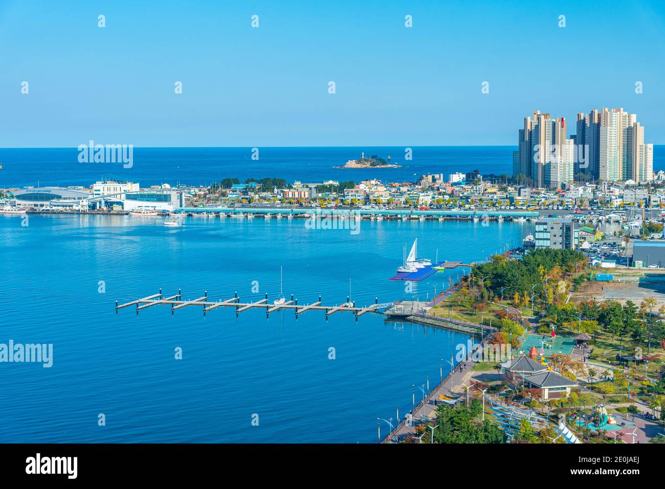 SOKCHO, KOREA, OCTOBER 27, 2019: Seascape of Sokcho with Cho-do island ...