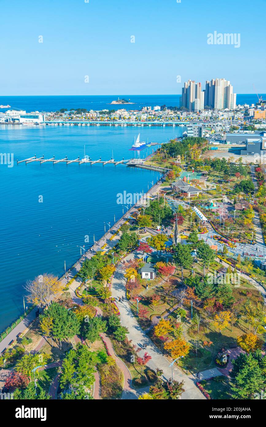 SOKCHO, KOREA, OCTOBER 27, 2019: Aerial view of promenade alongside ...