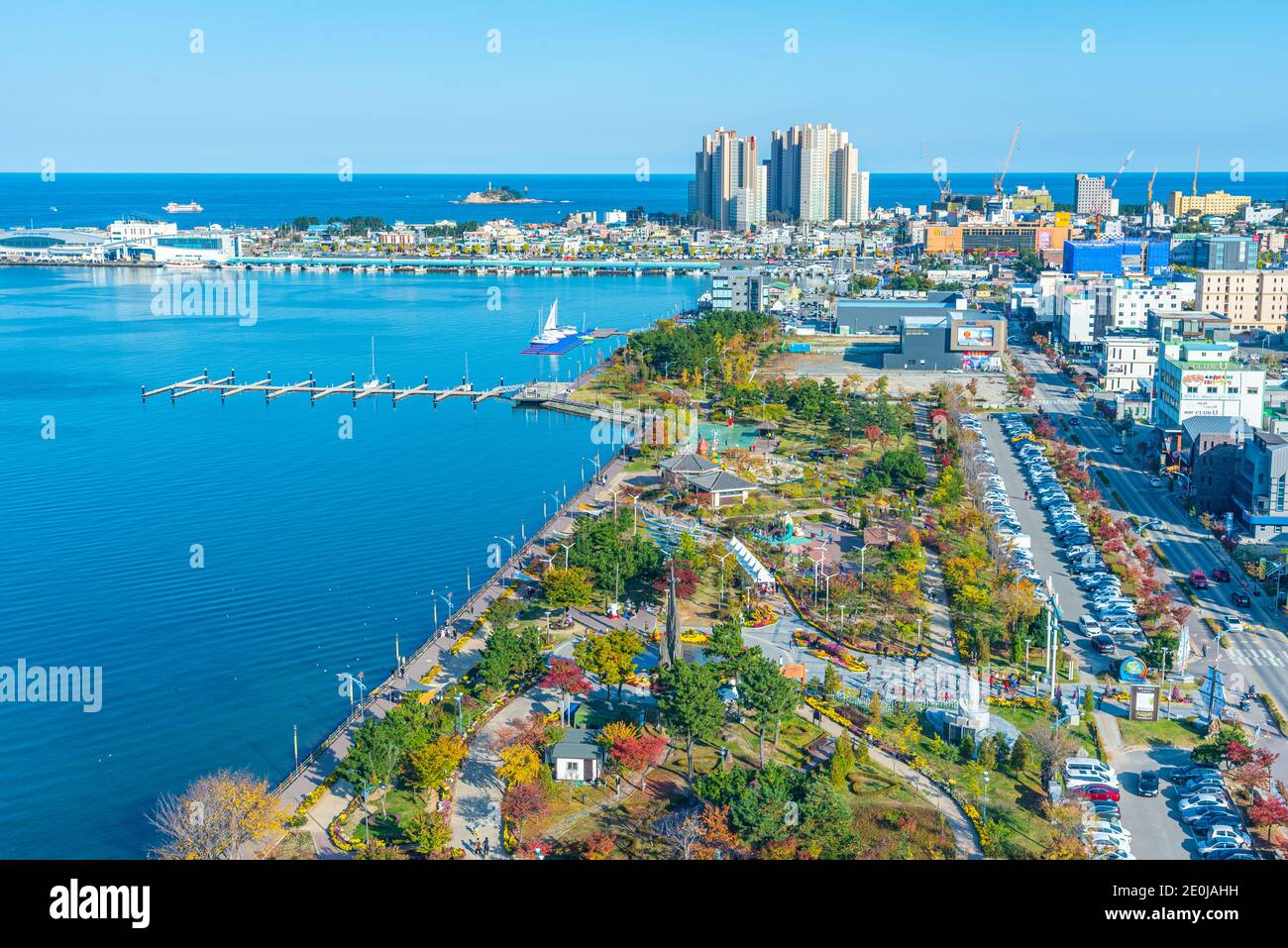 SOKCHO, KOREA, OCTOBER 27, 2019: Aerial view of promenade alongside ...