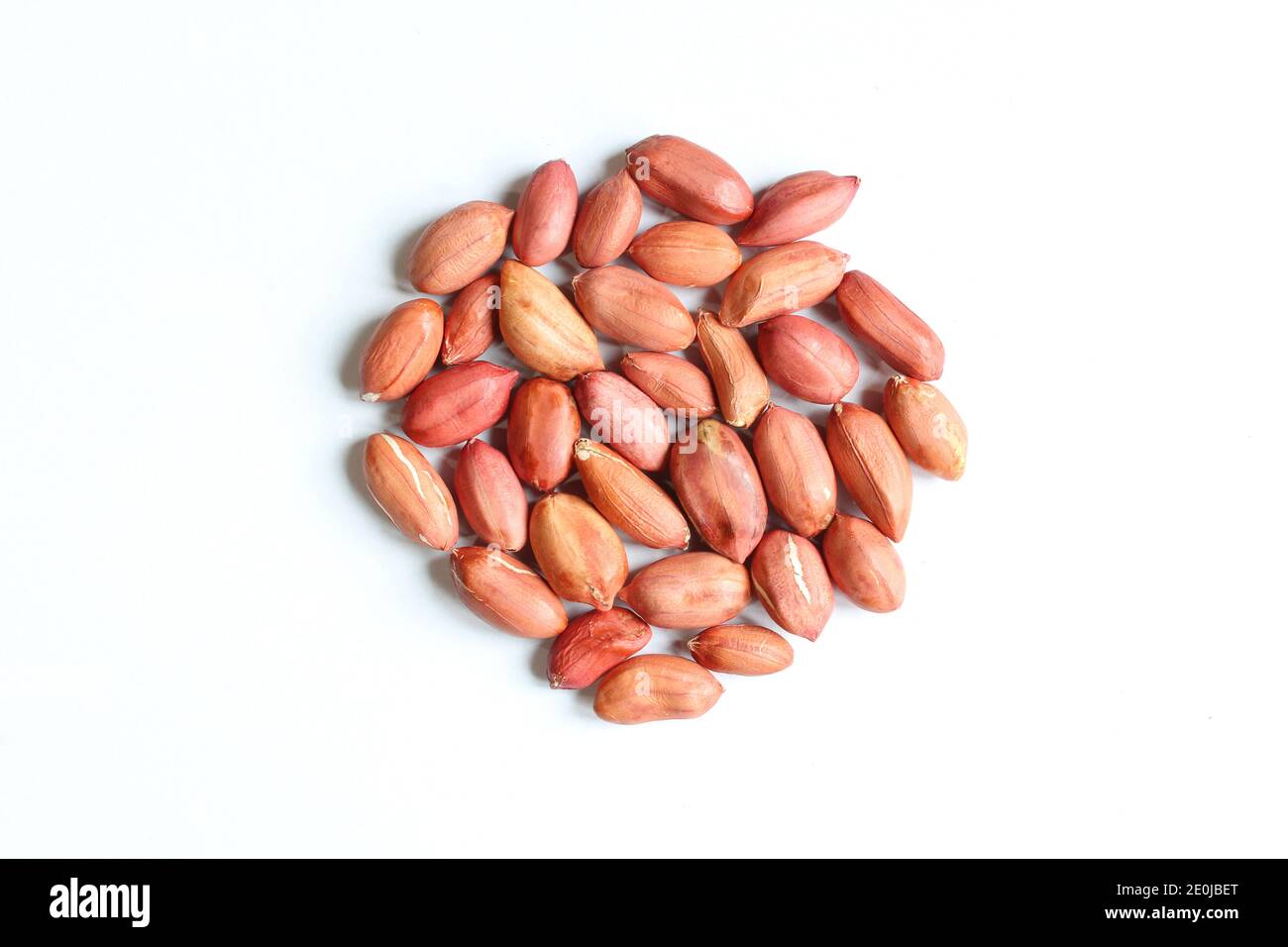 Red peanuts in husk. Pile of unpeeled nuts isolated on white background ...