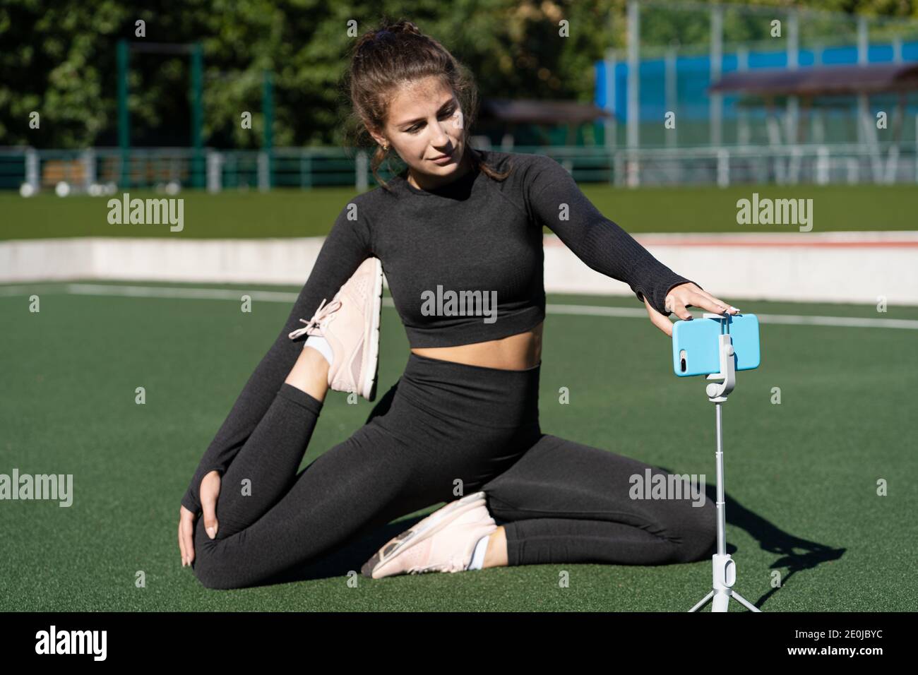 Vlog woman hi-res stock photography and images - Alamy