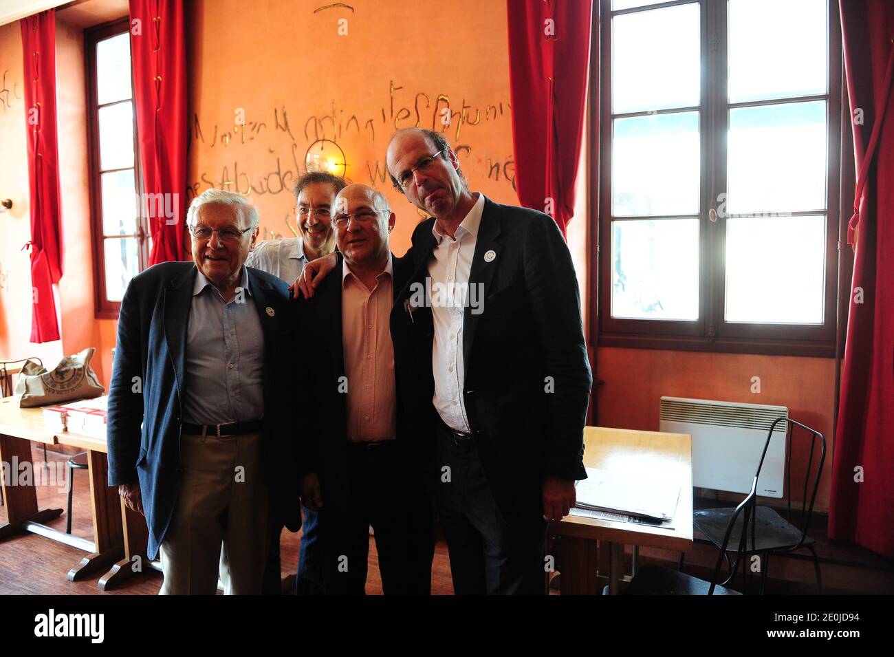 Spitz bernard hi-res stock photography and images - Alamy