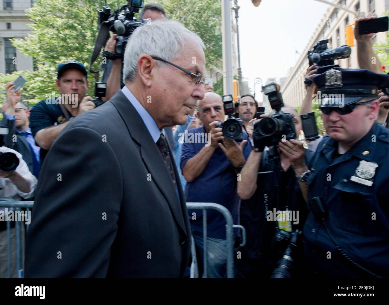 Peter Madoff leaving Manhattan Federal Court at 500 Pearl in Manhattan ...