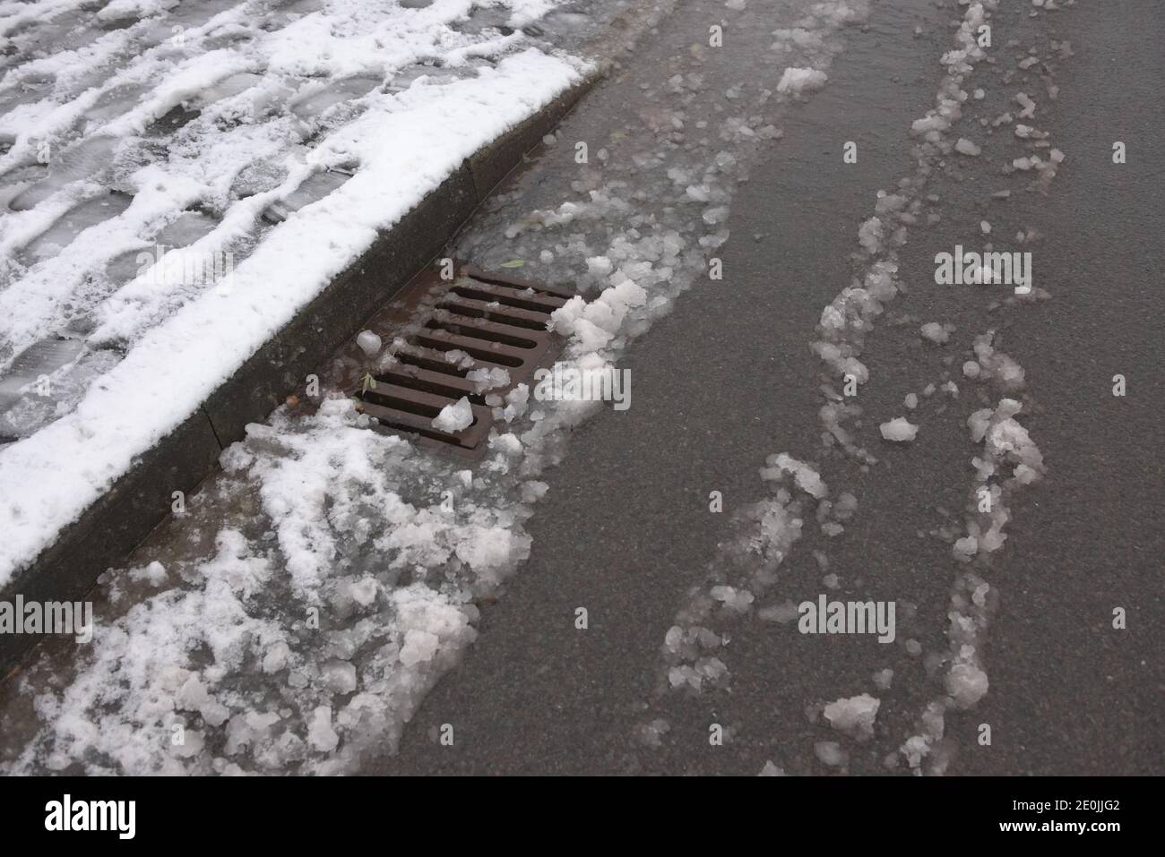 Pavement drain snow hi-res stock photography and images - Alamy