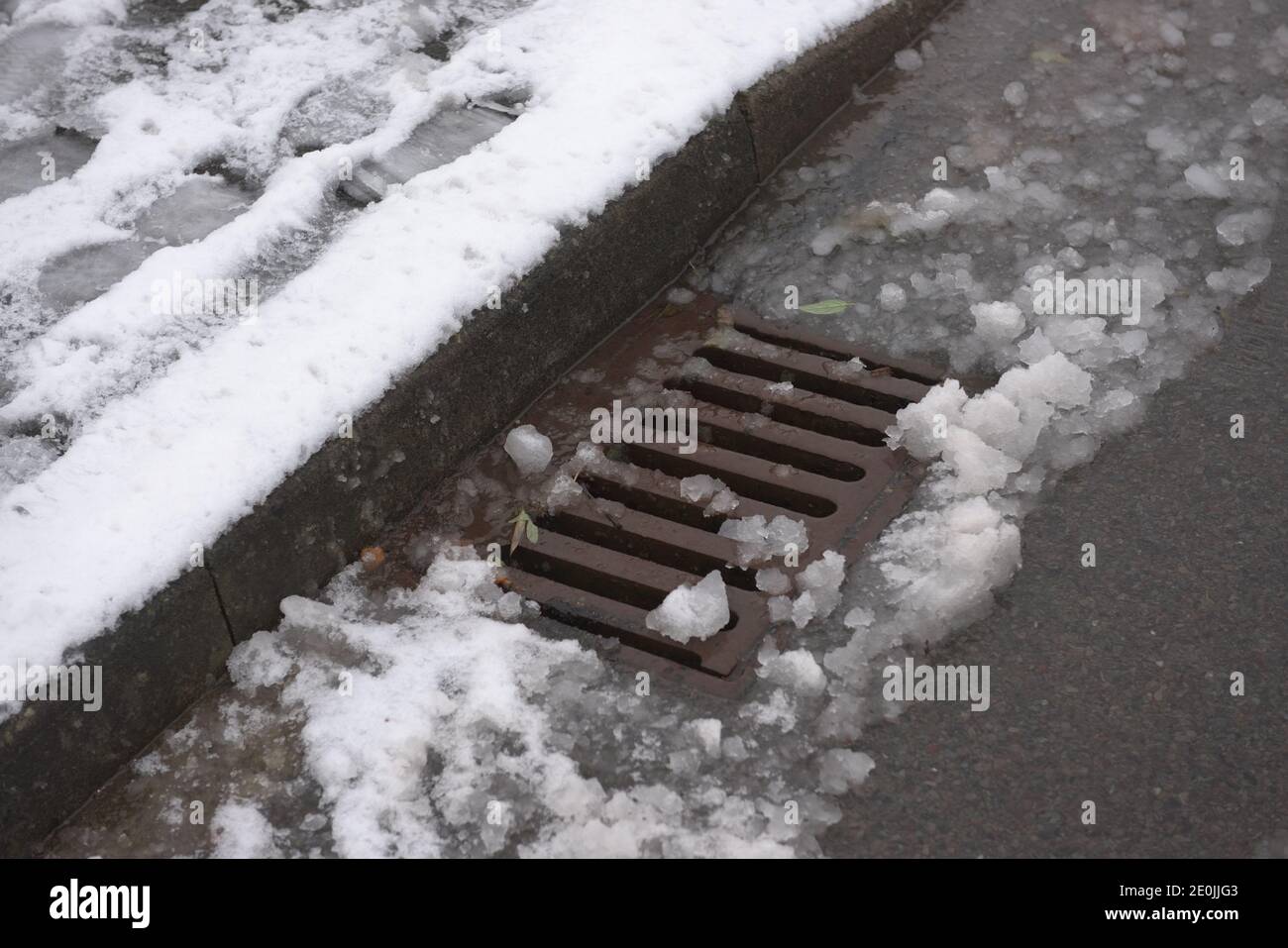 Pavement drain snow hi-res stock photography and images - Alamy