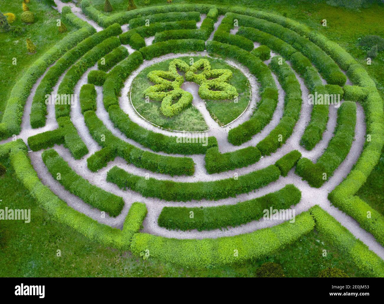 Top view green garden maze hi-res stock photography and images - Alamy