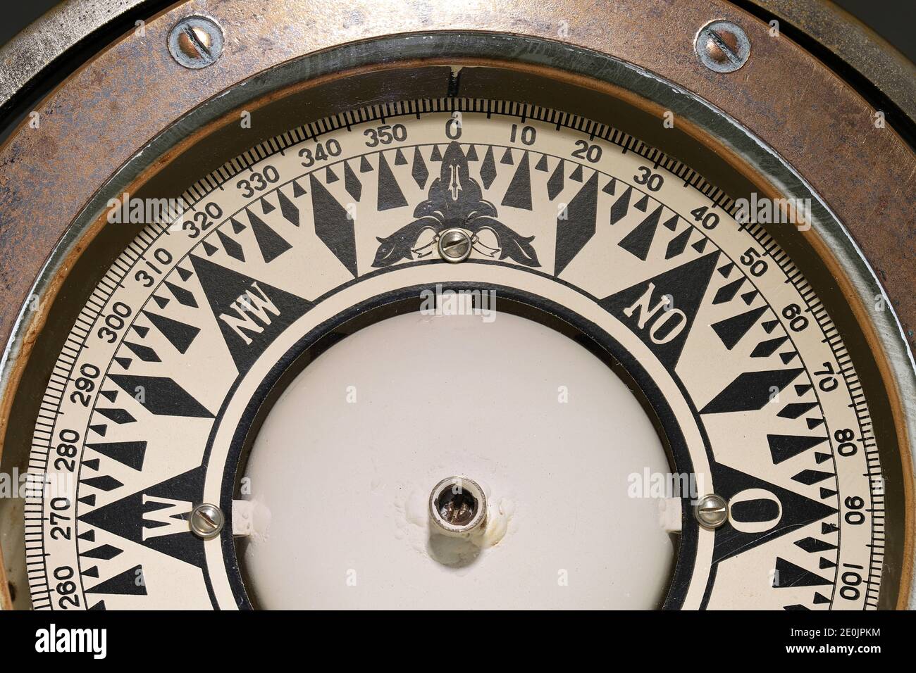 Old mariners compass hi-res stock photography and images - Alamy