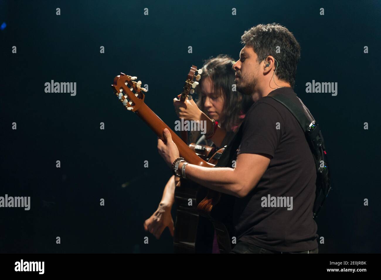 Mexican musicians Rodrigo Sanchez and Gabriela Quintero (Rodrigo y ...