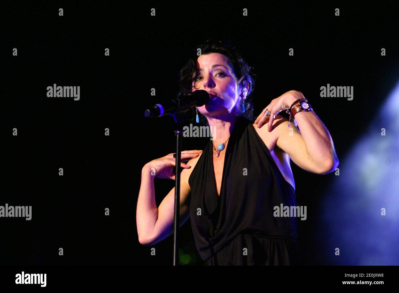 Tina arena singer hi-res stock photography and images - Alamy