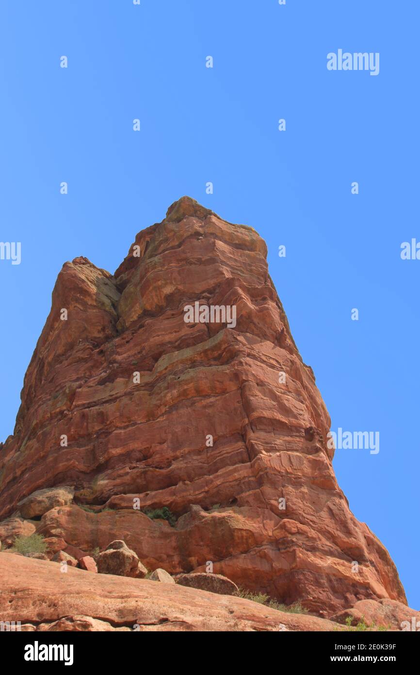 Large red rock formation at the Red Rocks Amphitheatre against a ...