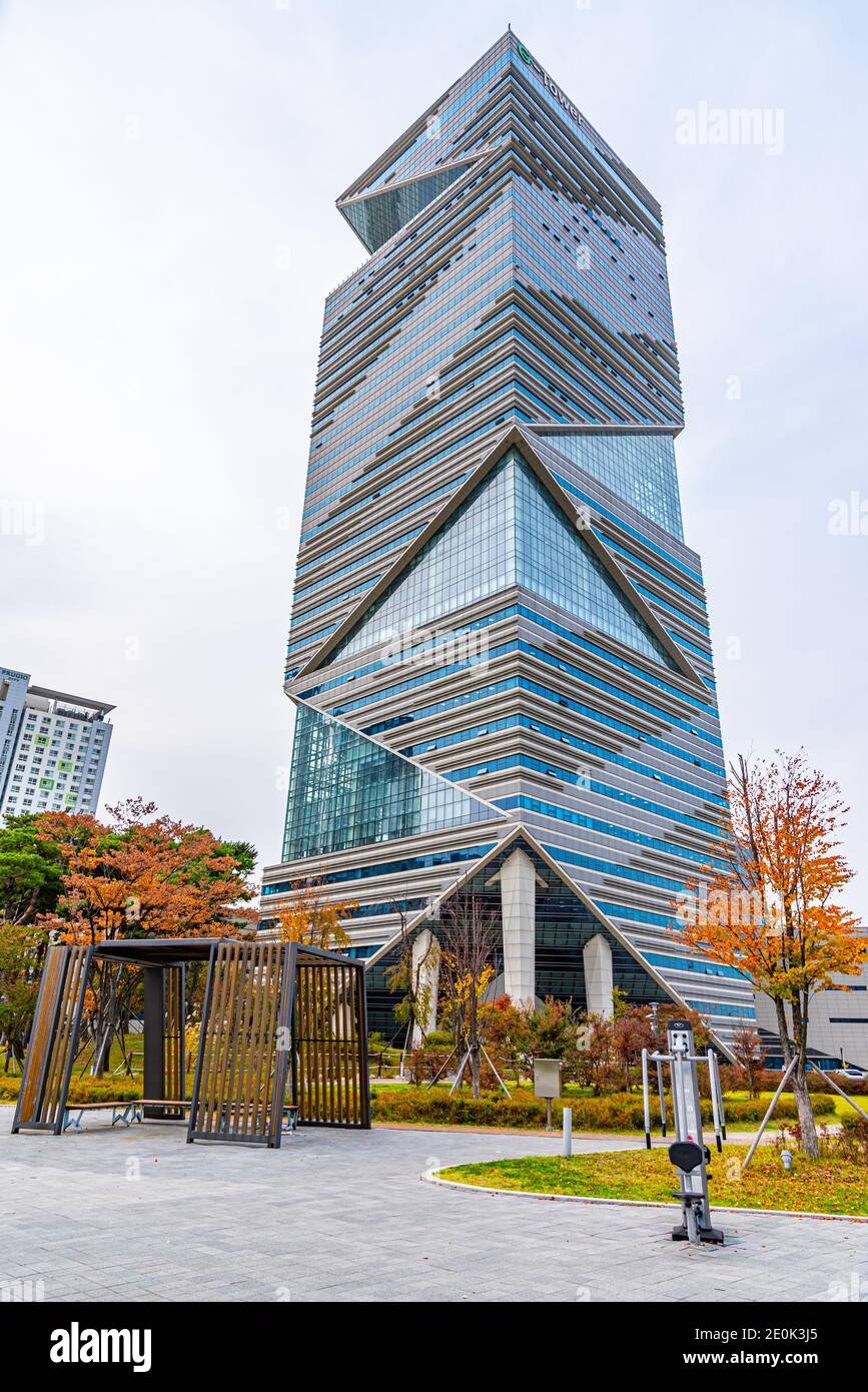 INCHEON, KOREA, OCTOBER 25, 2019: G-Tower at Songdo Central park at ...
