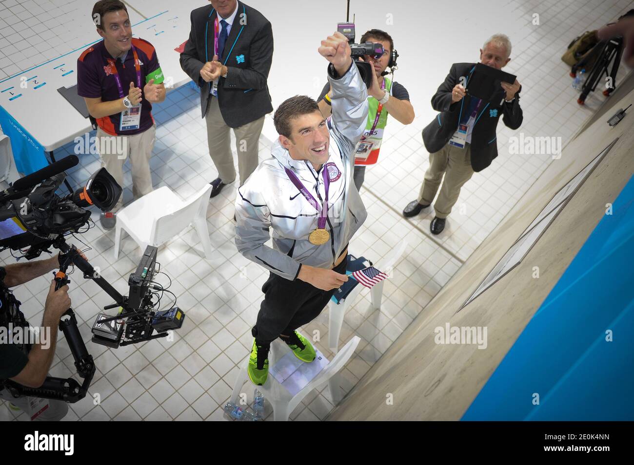 USA's Michael Phelps celebrates his gold medal on men's 4x200 meters ...